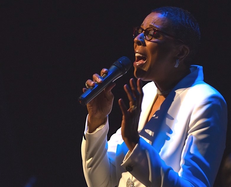 Press Kit - Dee Daniels